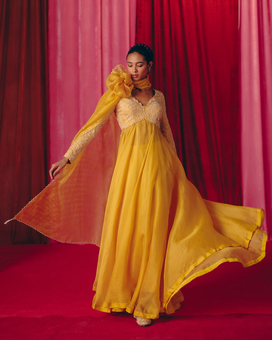 Rama Green Embroidered Lehenga Set | Mrunalini Rao – KYNAH